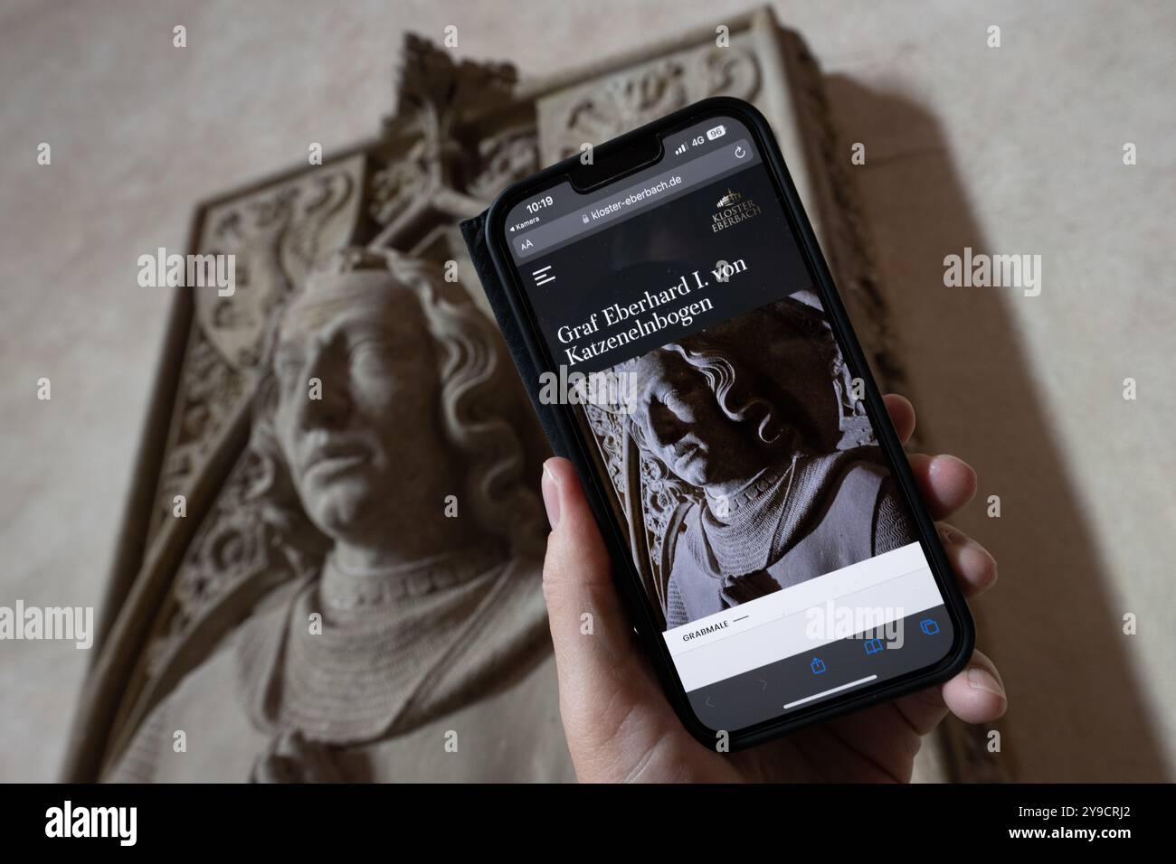 Eltville Am Rhein, Germany. 10th Oct, 2024. After scanning an ...