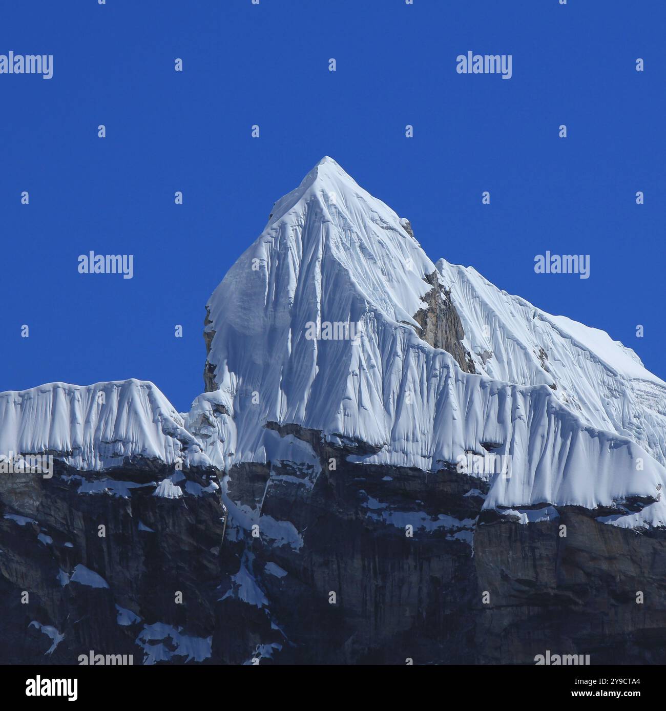 Mount Lobuche in autumn seen from Cho la pass, Nepal Stock Photo - Alamy