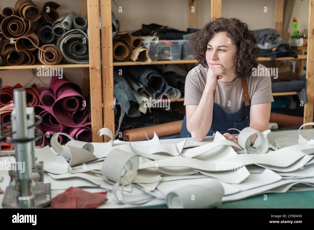 Woman tanner at work in the workshop Stock Photo - Alamy