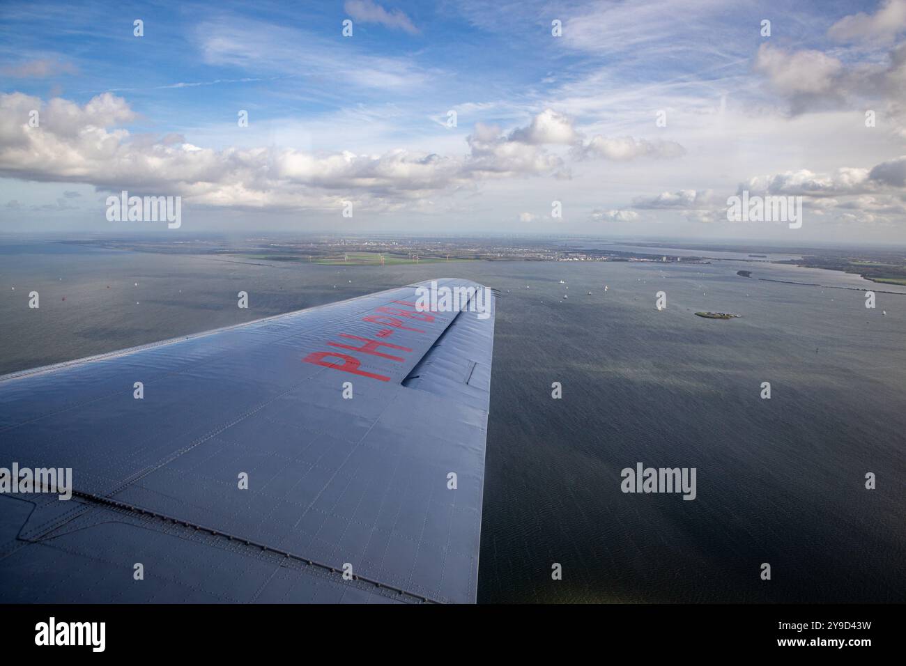 47 skytrain aircraft from hi-res stock photography and images - Alamy