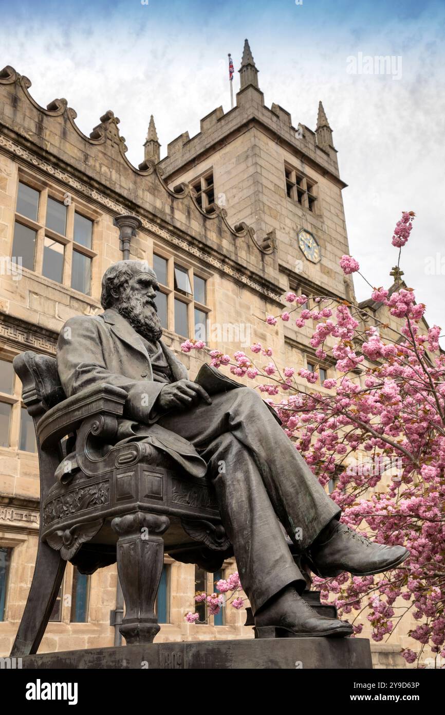 UK, England, Shropshire, Shrewsbury, Library, statue of Charles Darwin ...