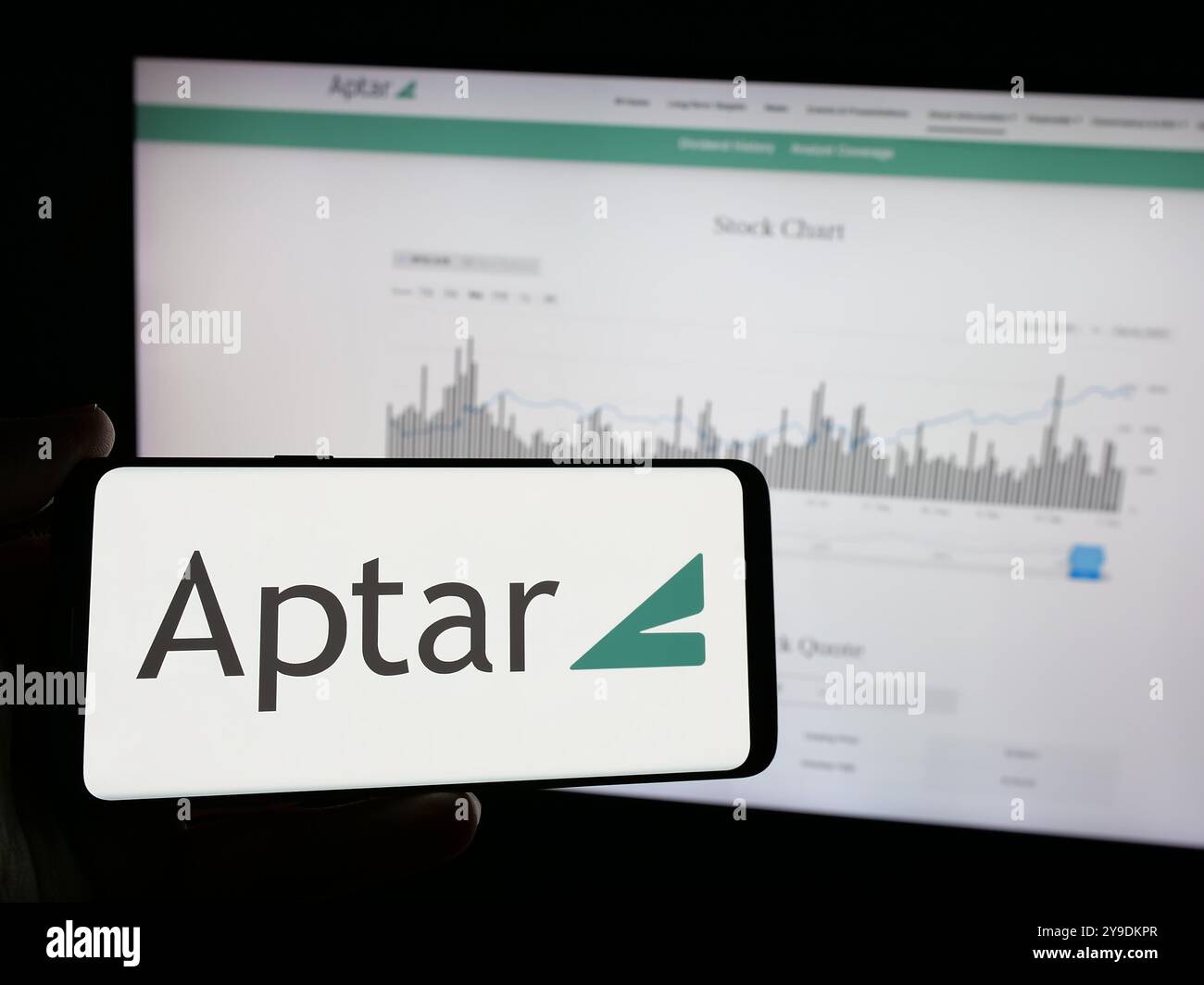 Person holding mobile phone with logo of US packaging company ...