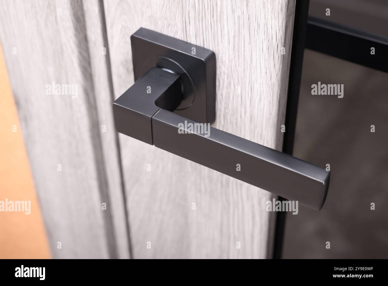Door handle installation hi-res stock photography and images - Alamy