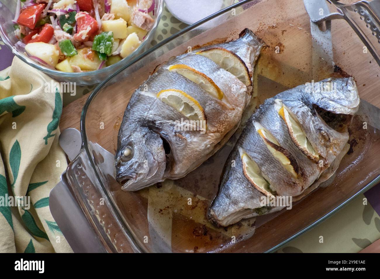 Tray with baked fish Stock Photo - Alamy