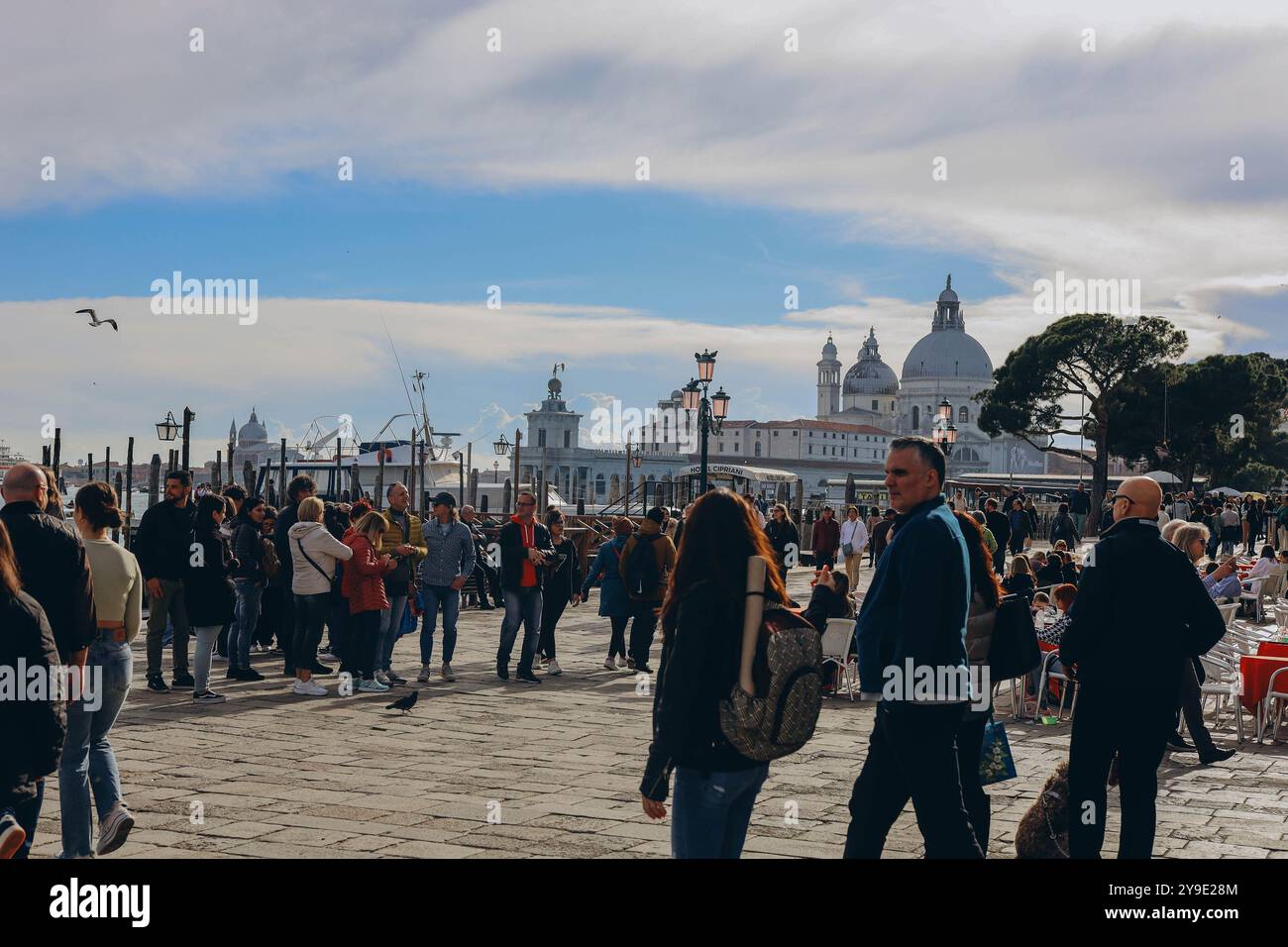Venice, Italy - Italy 2, 2023: Crowds of tourists strolling on the ...