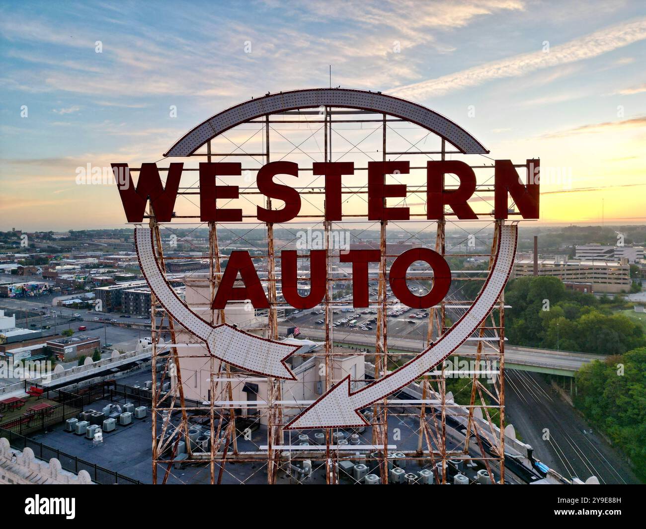 Western auto sign in kansas city hi-res stock photography and images ...