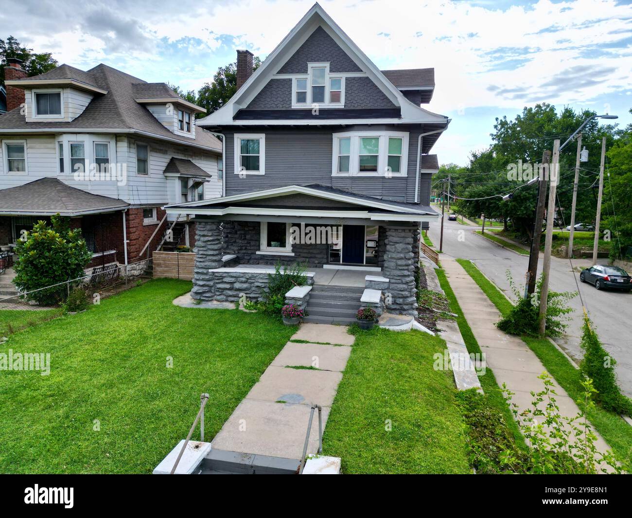Middle class neighborhood hi-res stock photography and images - Alamy