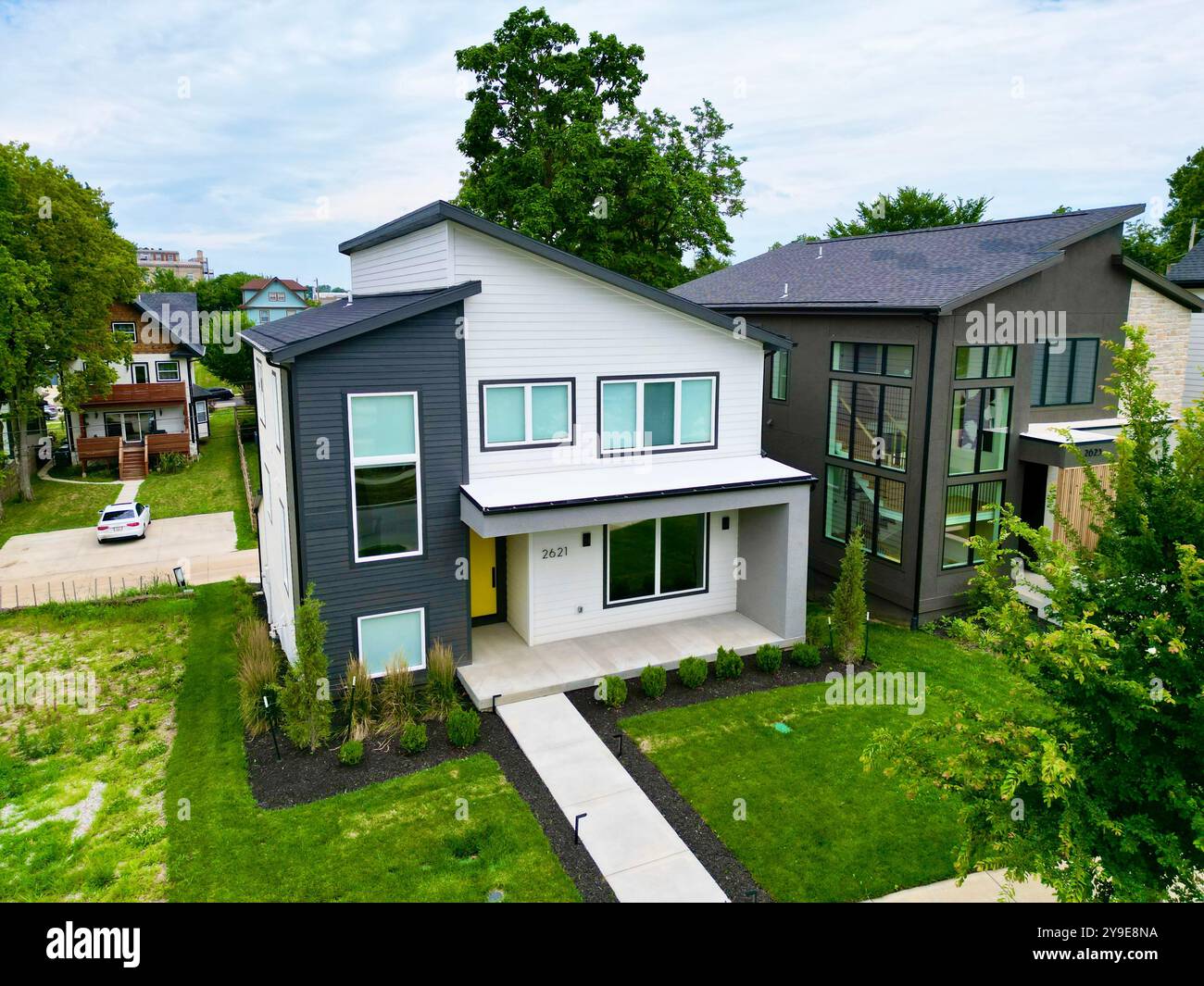 Modern house aerial hi-res stock photography and images - Alamy