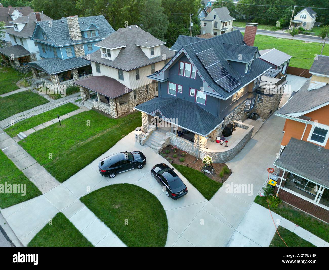 Luxury cars house hi-res stock photography and images - Alamy