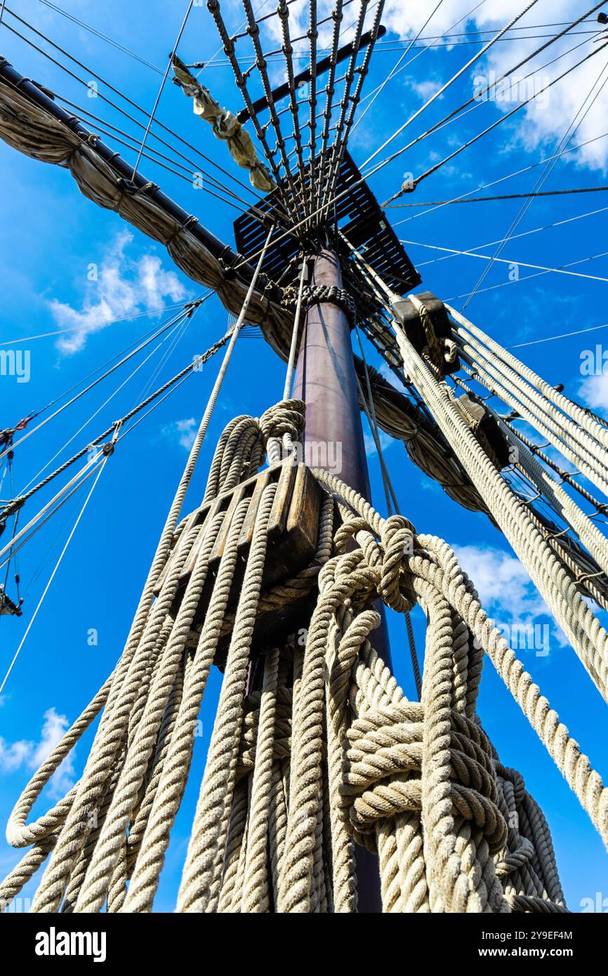 Main mast of the El Galeón Andalucía 16th 17th century trade ...