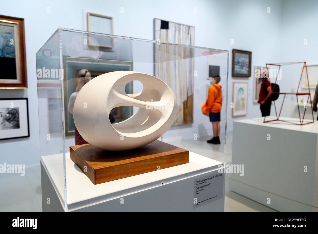 'Oval Sculpture No 2' (1943, cast 1958) by Barbara Hepworth, Tate St ...