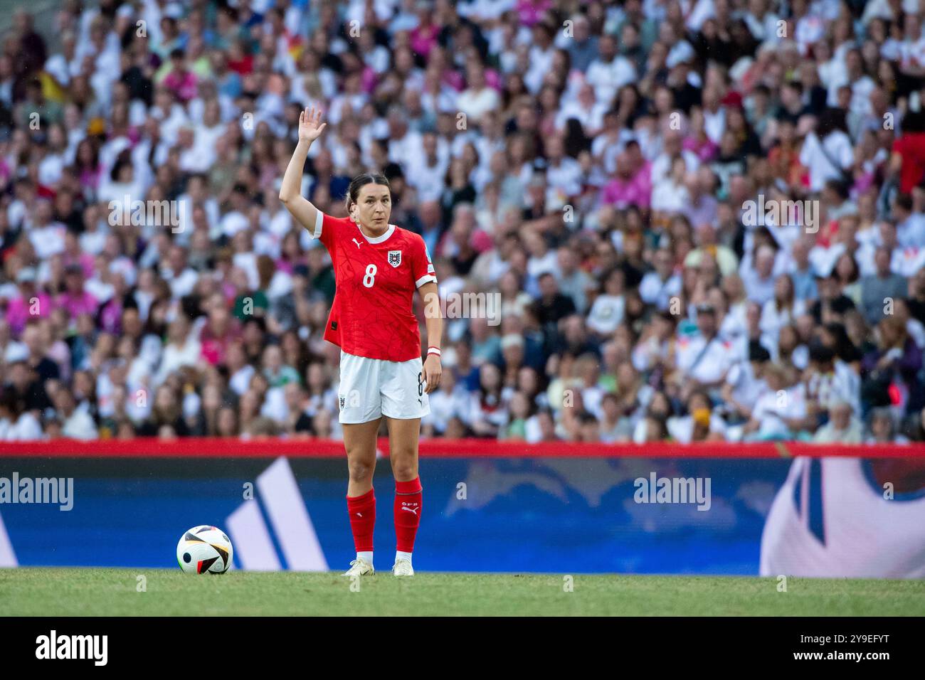 Barbara Dunst (Oesterreich, #08) am Ball, GER, Deutschland (GER) vs ...