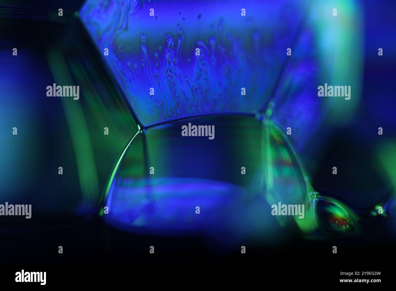 Red and purple liquid sphere, fluid sphere, plasma, fluid movement ...