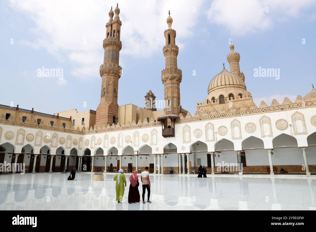 Cairo, Egypt. 10th Oct, 2024. People visit the Al-Azhar Mosque in Historic Cairo, Egypt, Oct. 10 ...
