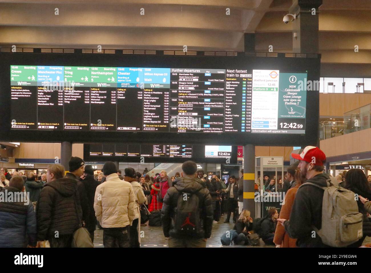 London England UK 13th February 2024 Passengers at London Euston ...