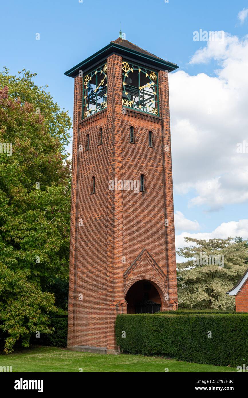 The Clock Tower Memorial on the University of Reading London Road ...