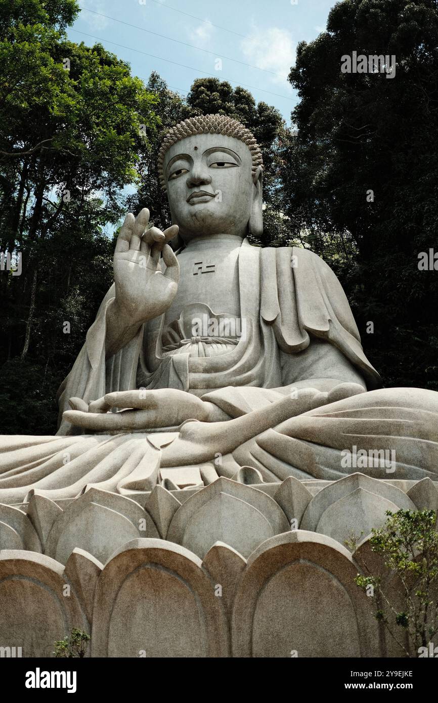 Huge stone Buddha statue in Chin Swee Caves Temple in Genting Highlands ...