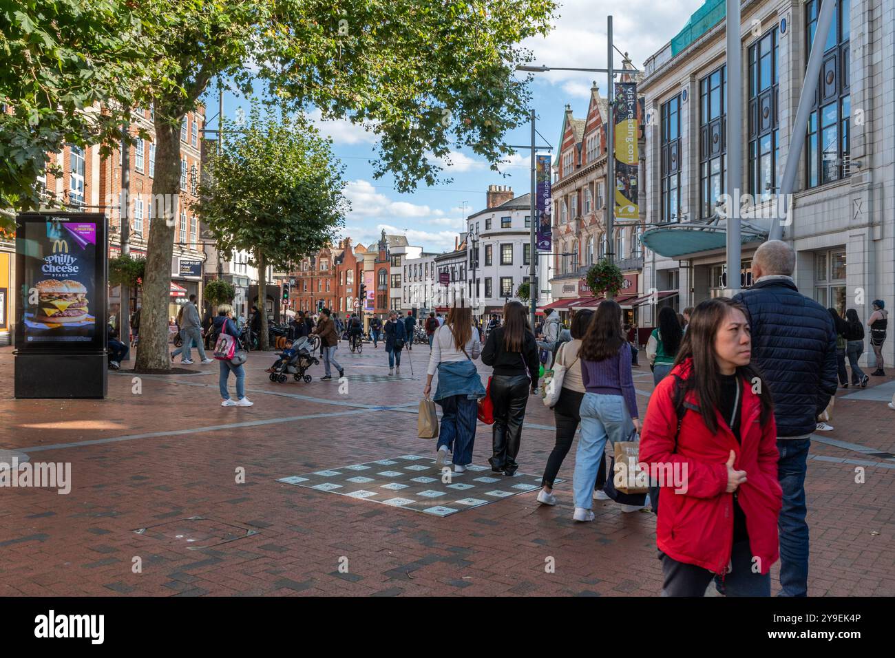 People shopping on Broad Street in Reading town centre, Berkshire ...