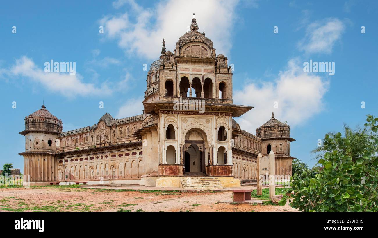 Fantastic triangular shaped Lakshmi mandir.Lakshmi Mandir, Orchha, is a ...