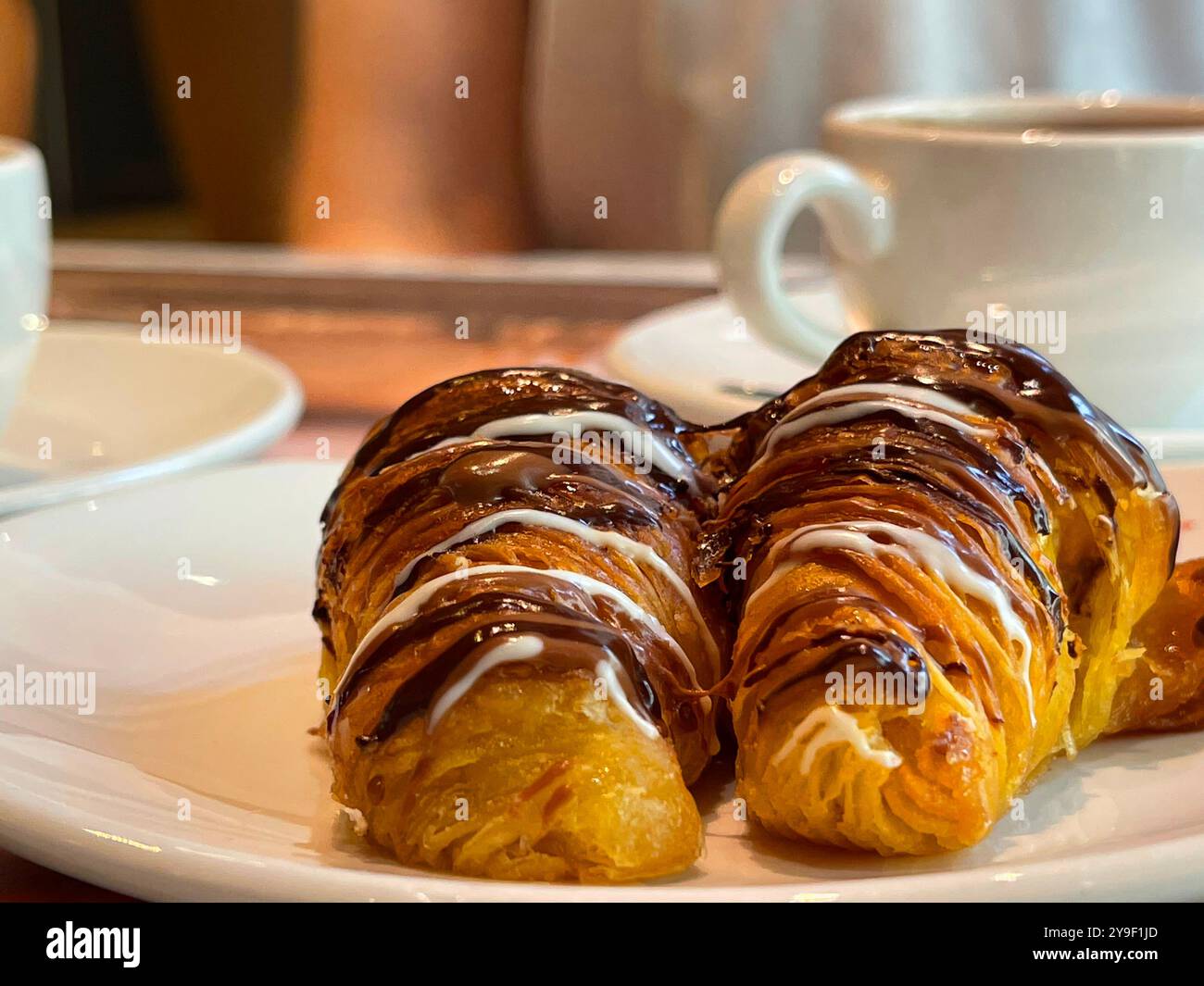 Puff pastry cakes. Close view Stock Photo - Alamy