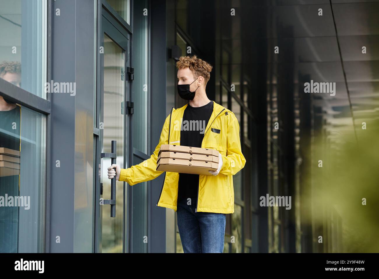 Customer is returning the meal hi-res stock photography and images - Alamy