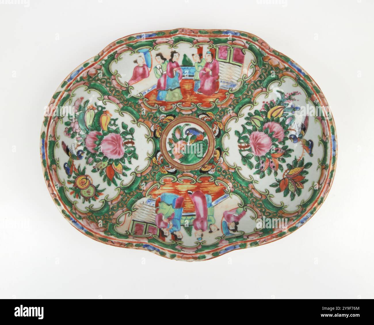 Antique early 20thc. Chinese Canton Famille Rose porcelain shell form ...