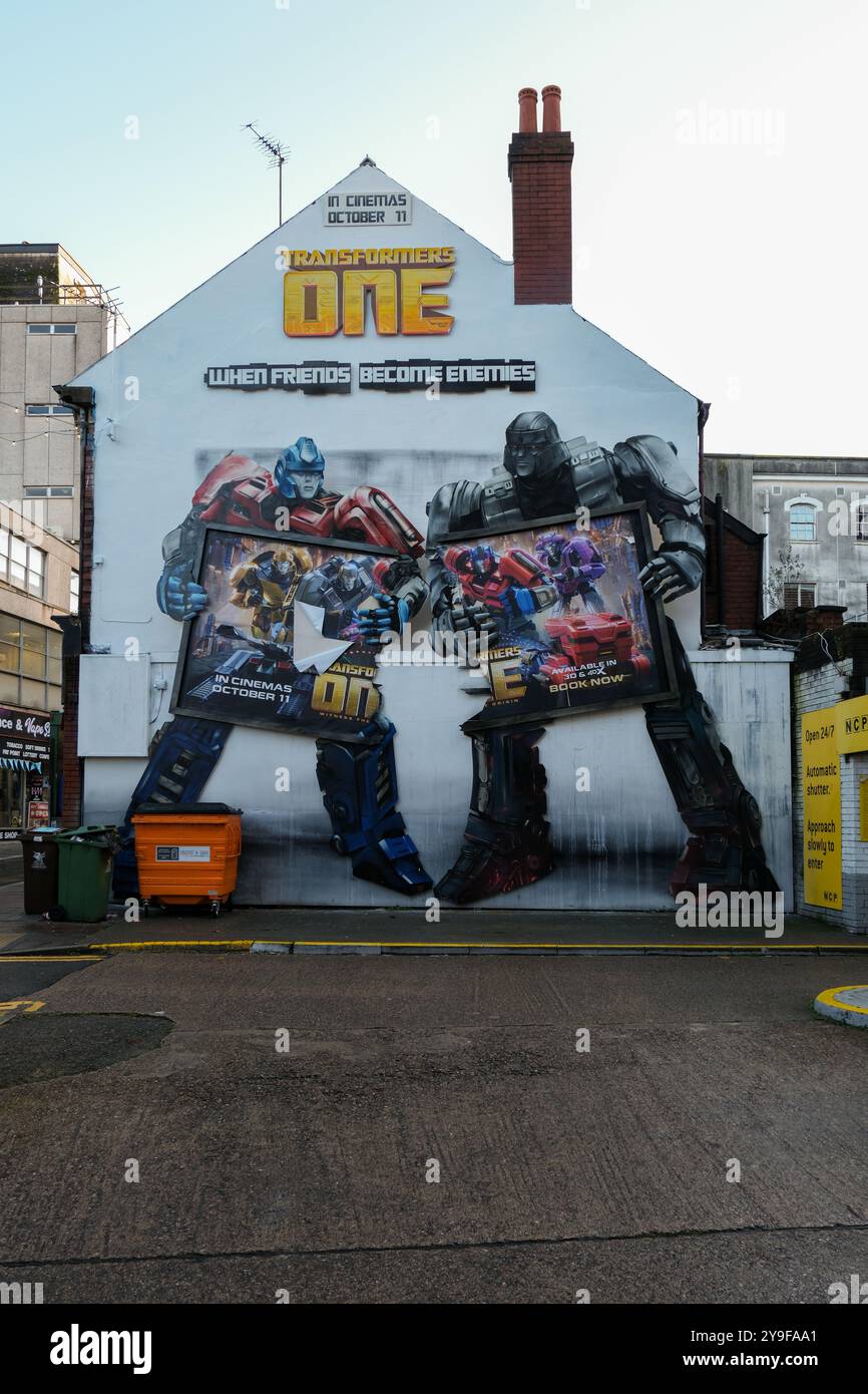 Advertising outside exterior art artwork wall hi-res stock photography ...