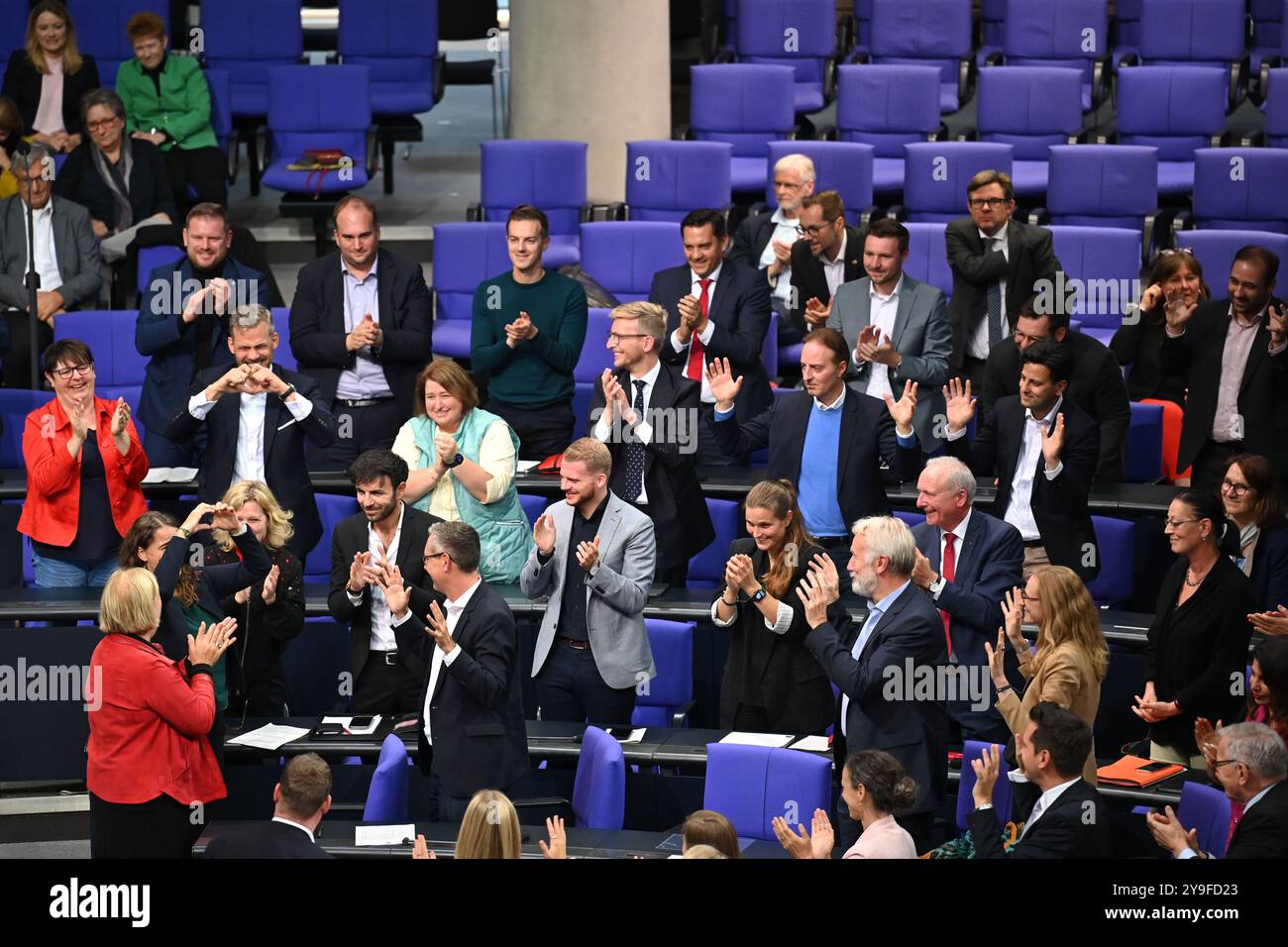 Berlin, Germany. 10th Oct, 2024. Heike Heubach (SPD, l), the first deaf ...