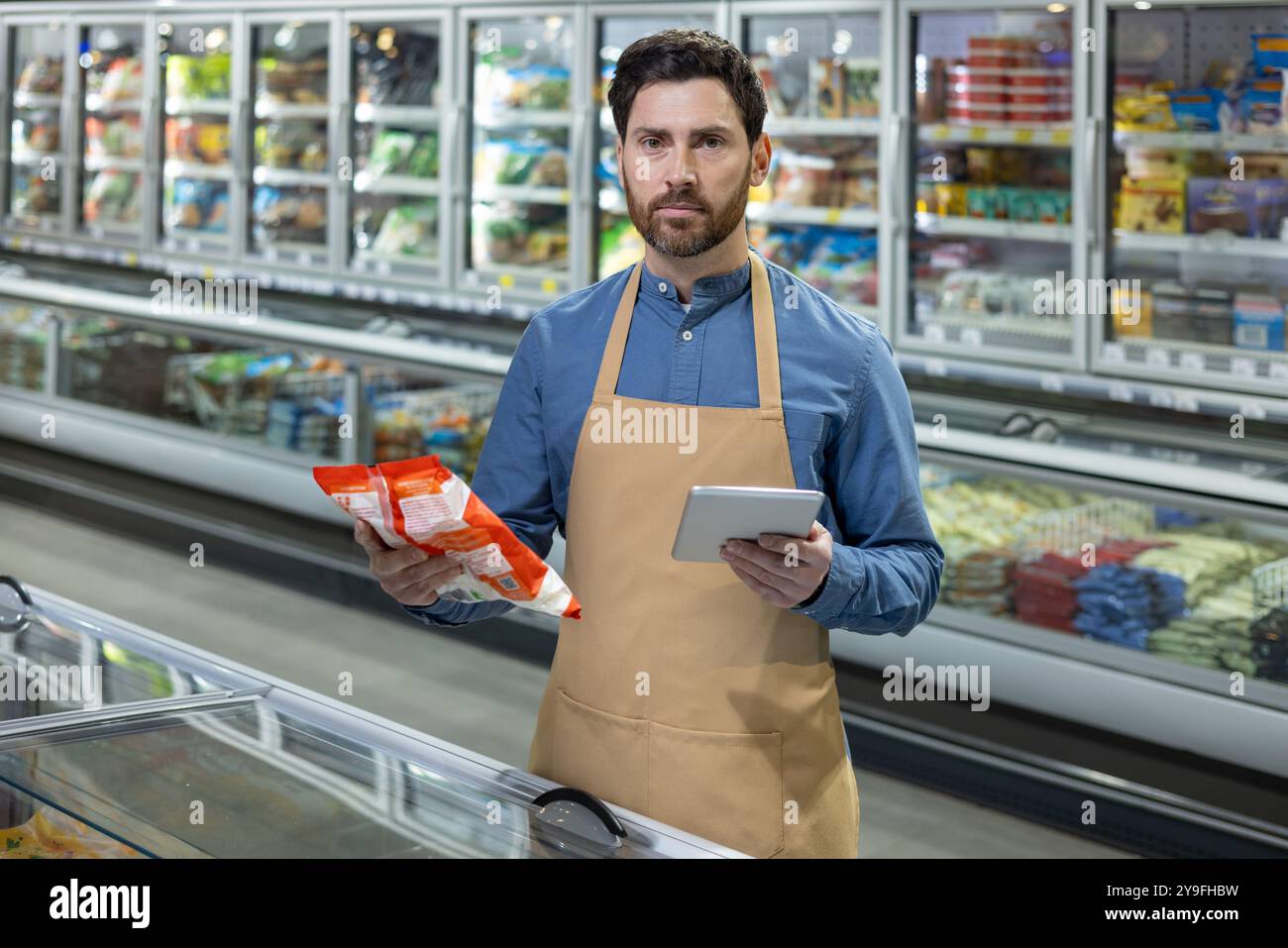 Apron tasks hi-res stock photography and images - Alamy