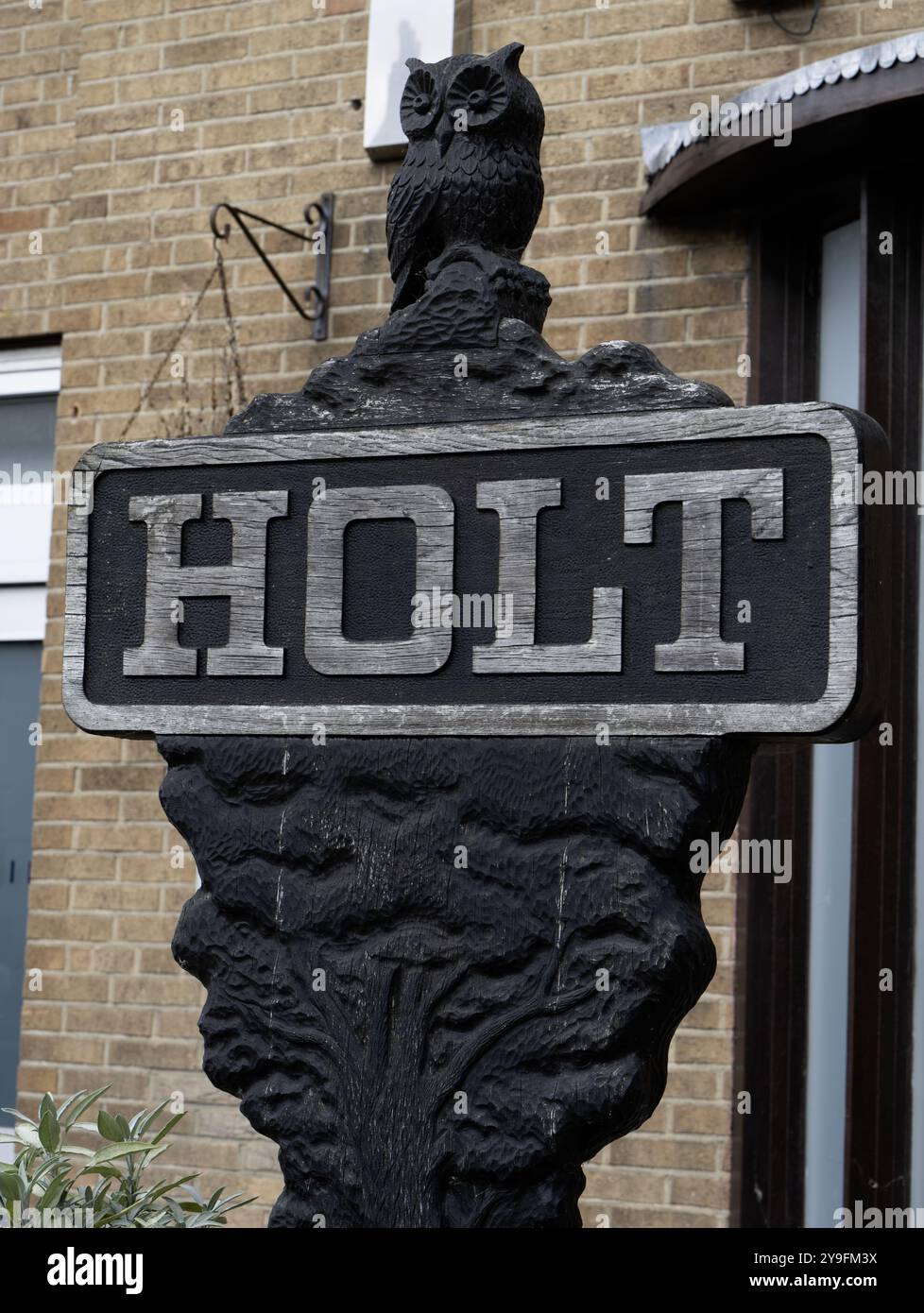 Market town name sign at Holt, Norfolk, England, UK Stock Photo - Alamy