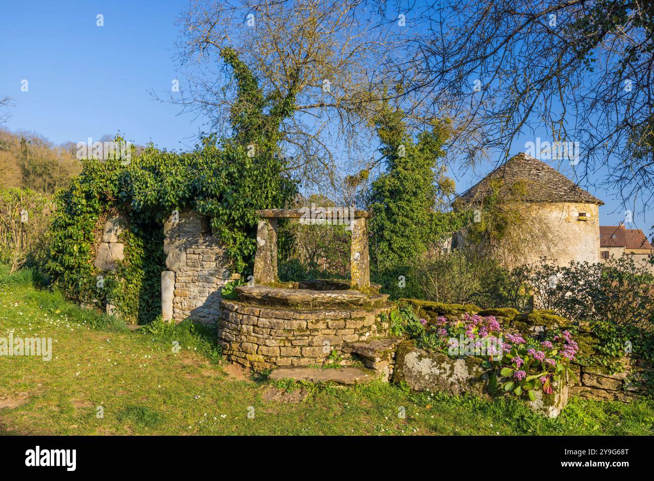 Chateau de Bissy-sur-Fley too Chateau de Pontus de Tyard, Bissy-sur ...