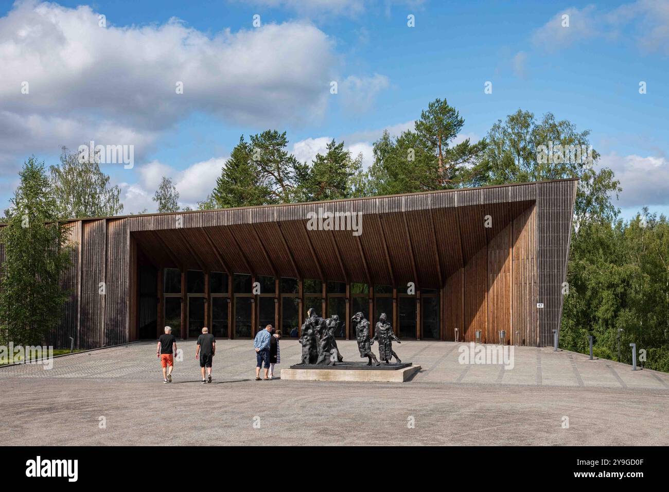 Serlachius Art Museum wooden pavilion with sculpture by Matthew Day ...