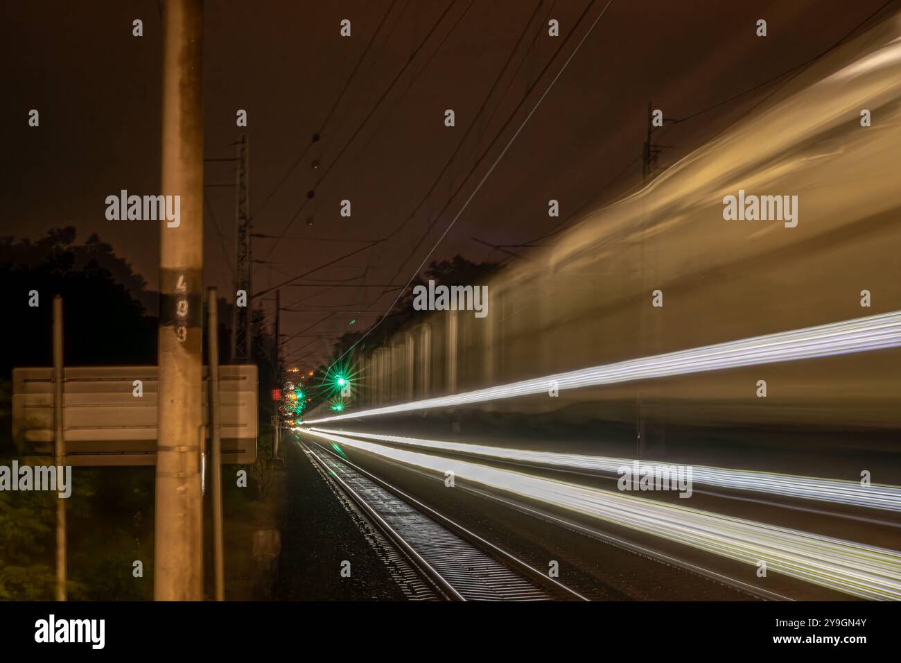 Long rail lines in perspective hi-res stock photography and images - Alamy