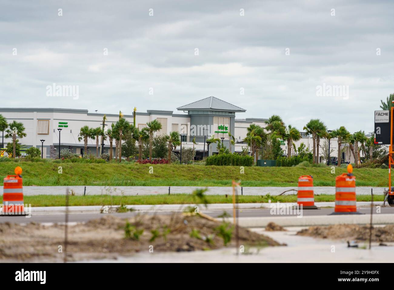 Palm Beach Gardens, FL, USA - October 10, 2024:Publix Supermarket ...