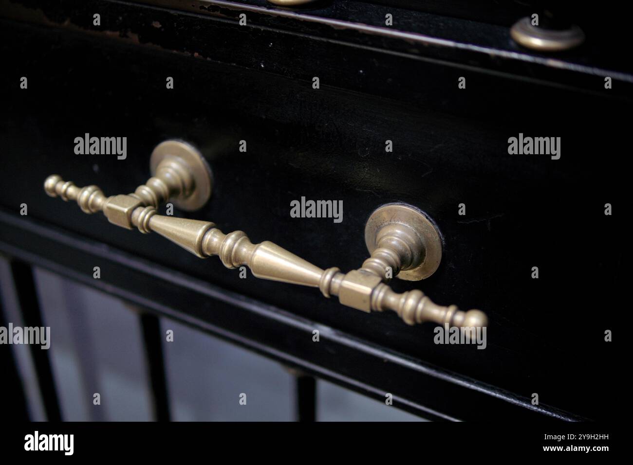 bronze door handle for building door Stock Photo - Alamy