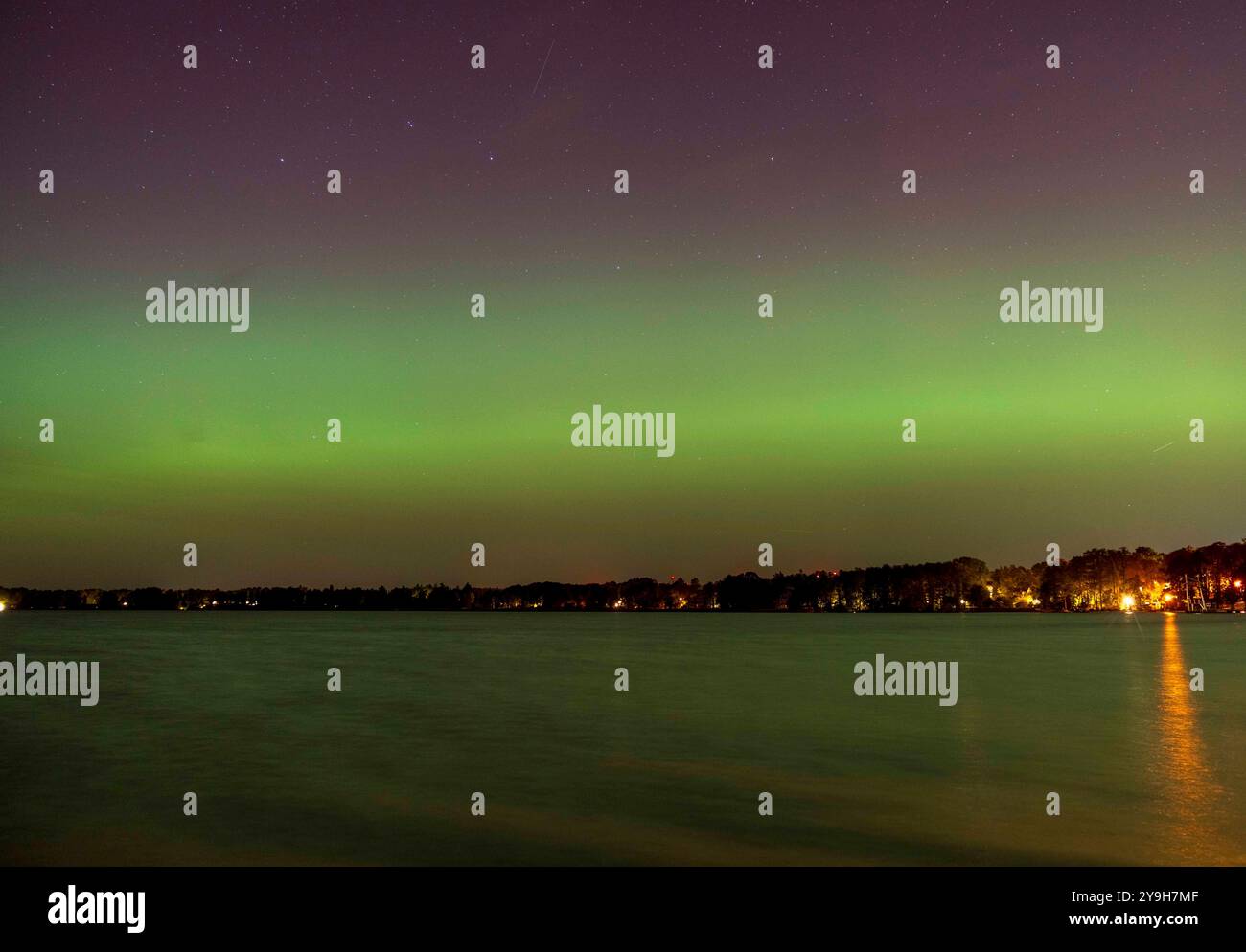 Wandlitz, Deutschland. 10. Oktober 2024. Nordlichter über dem ...