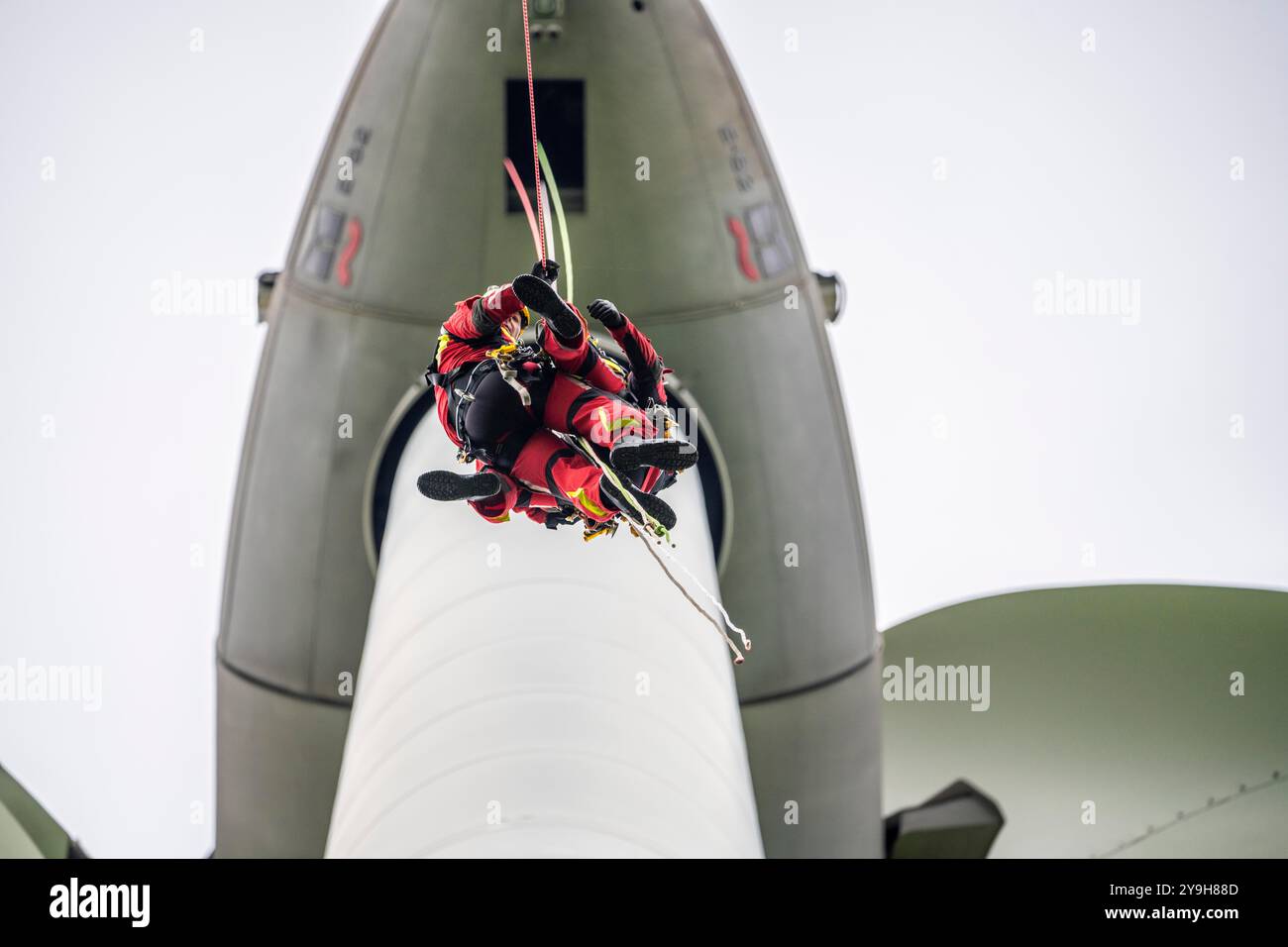 Height rescuers from the Gelsenkirchen professional fire department ...