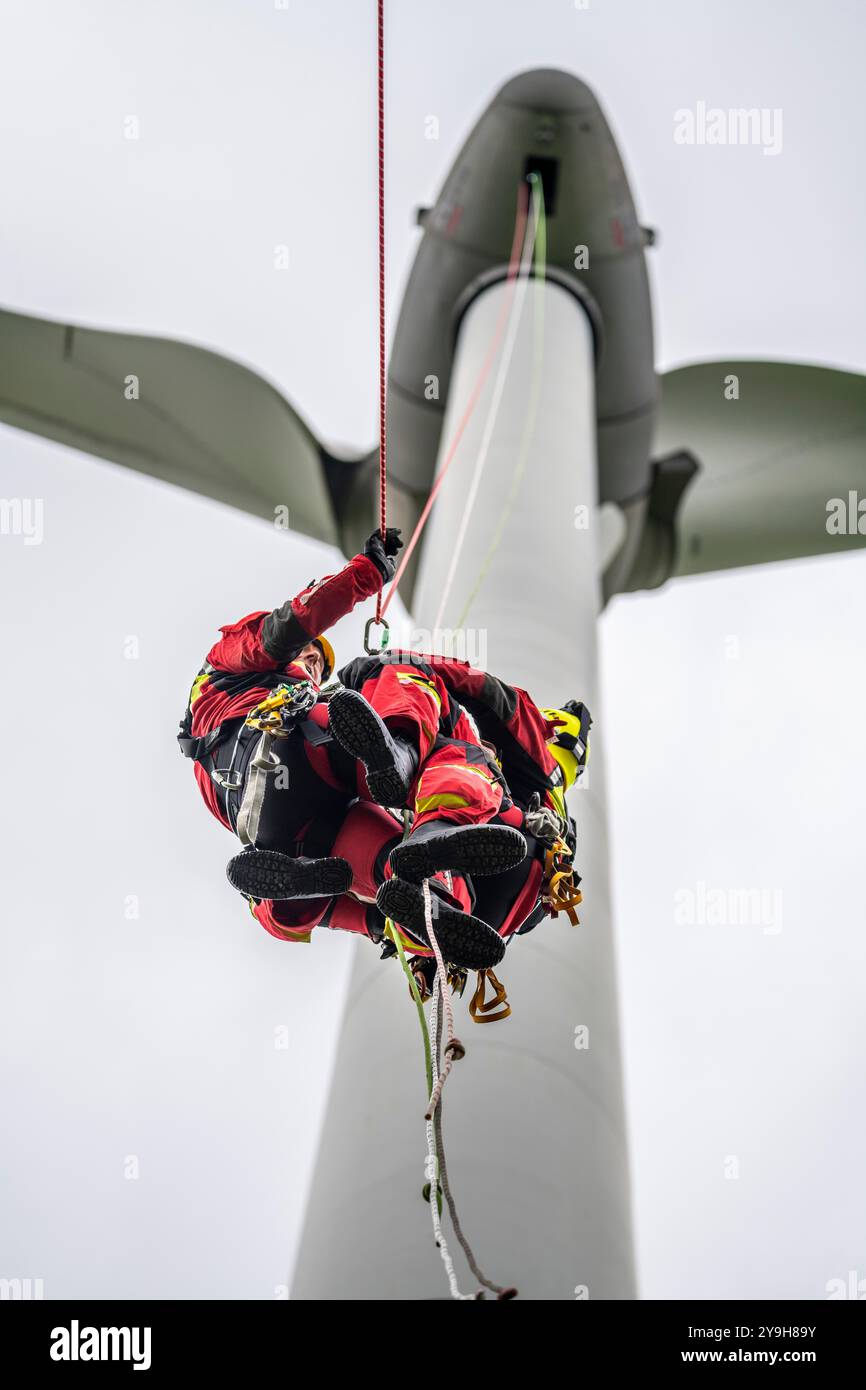 Height rescuers from the Gelsenkirchen professional fire department ...