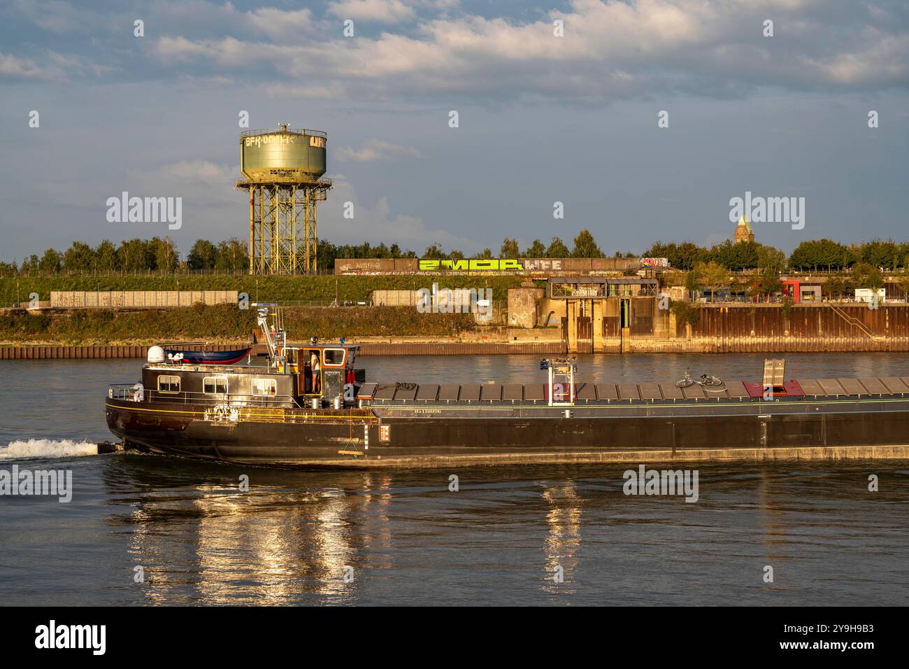 The Rheinpark in Duisburg-Hochfeld, former industrial area, steel ...