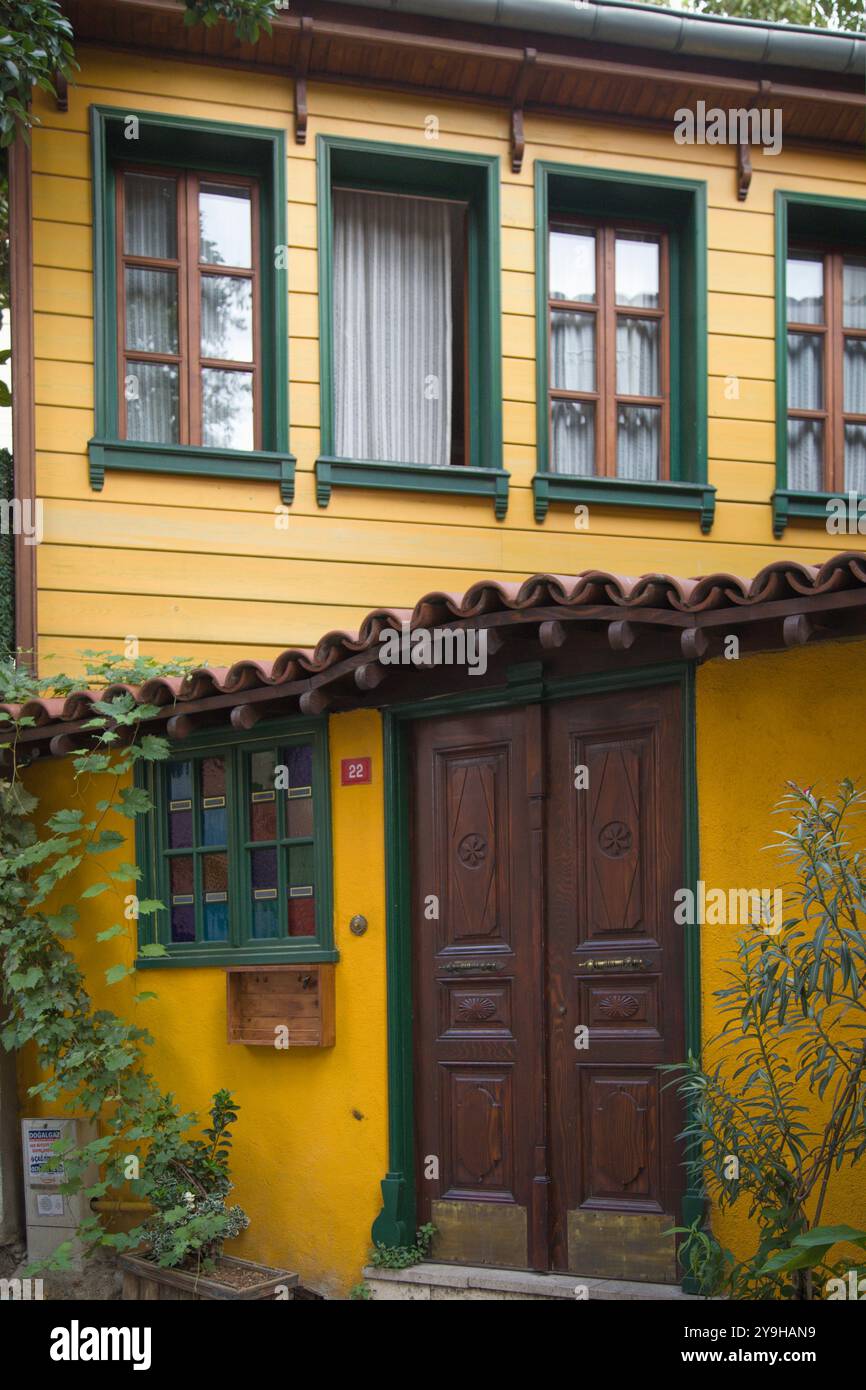 Türkiye, Turkey, Istanbul, old house, typical architecture, street ...