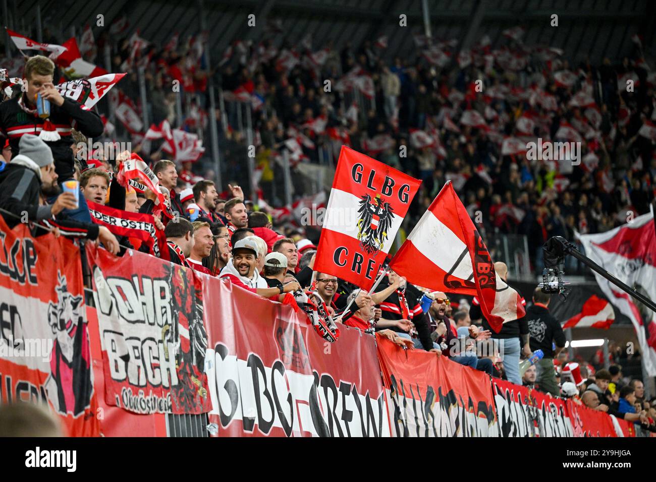 Linz, Austria. 10th Oct, 2024. LINZ, AUSTRIA -OCTOBER 10: Fans of ...