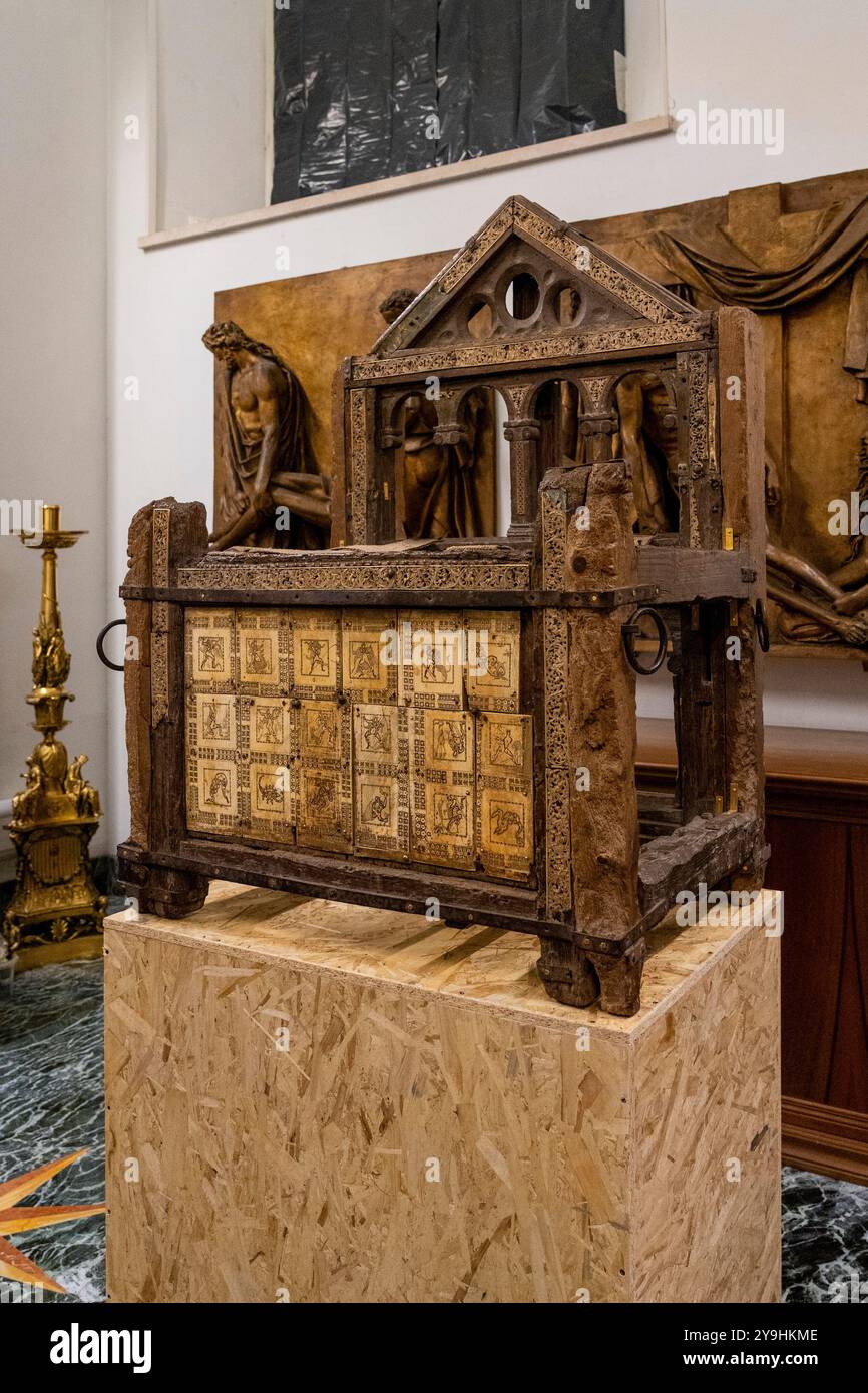 Vatican City, Vatican. 8th Oct, 2024. The relic of a wooden throne ...