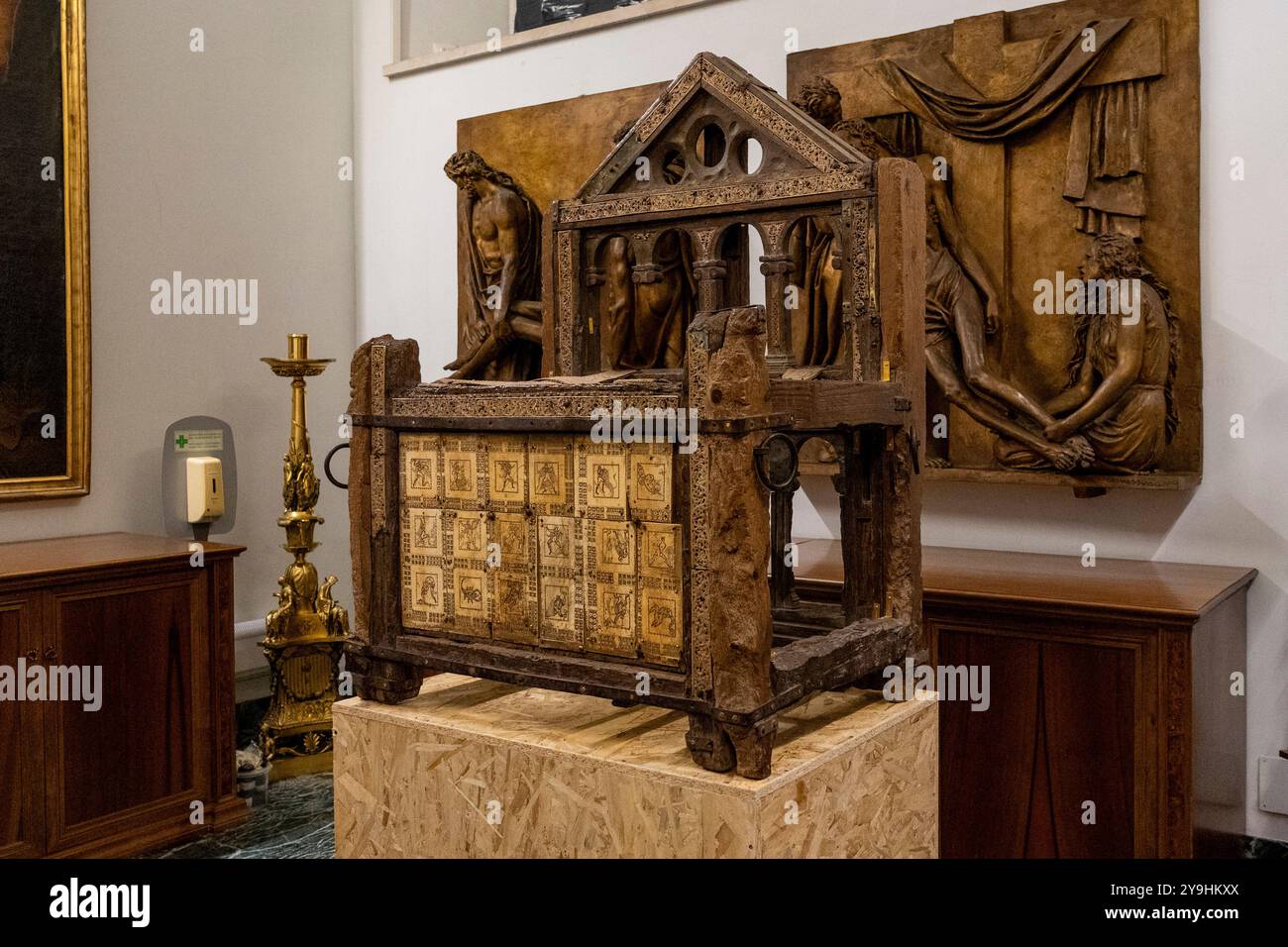 Vatican City, Vatican. 8th Oct, 2024. The relic of a wooden throne ...