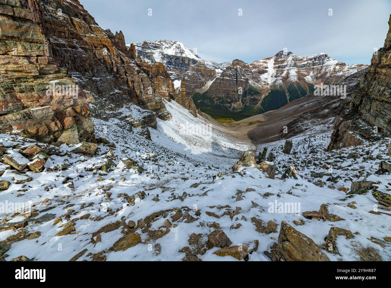 Beautiful fall time scenic views at Sentinal Pass, Larch Valley during ...