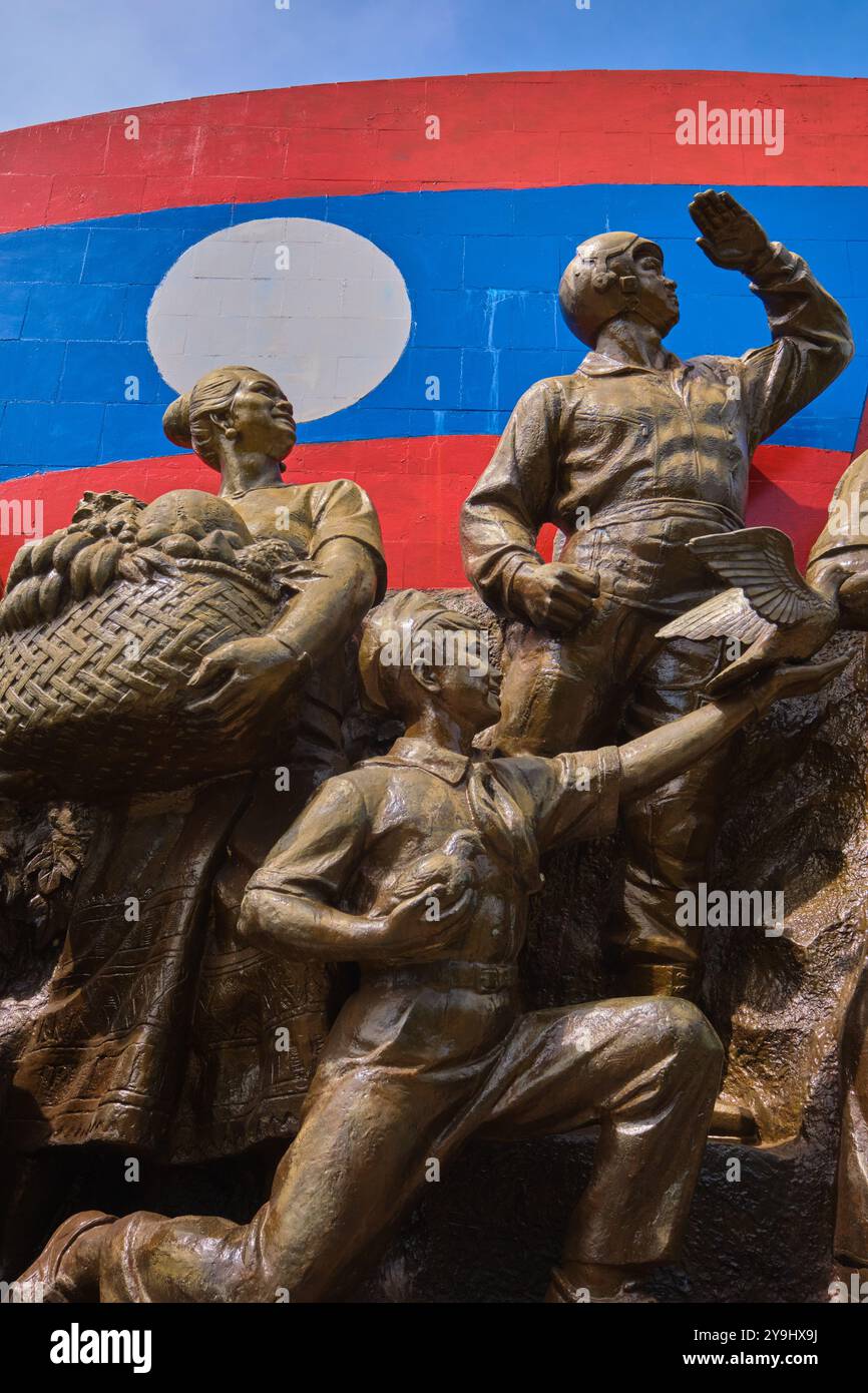 Patriotic monument, statue of independence, including a boy with a ...