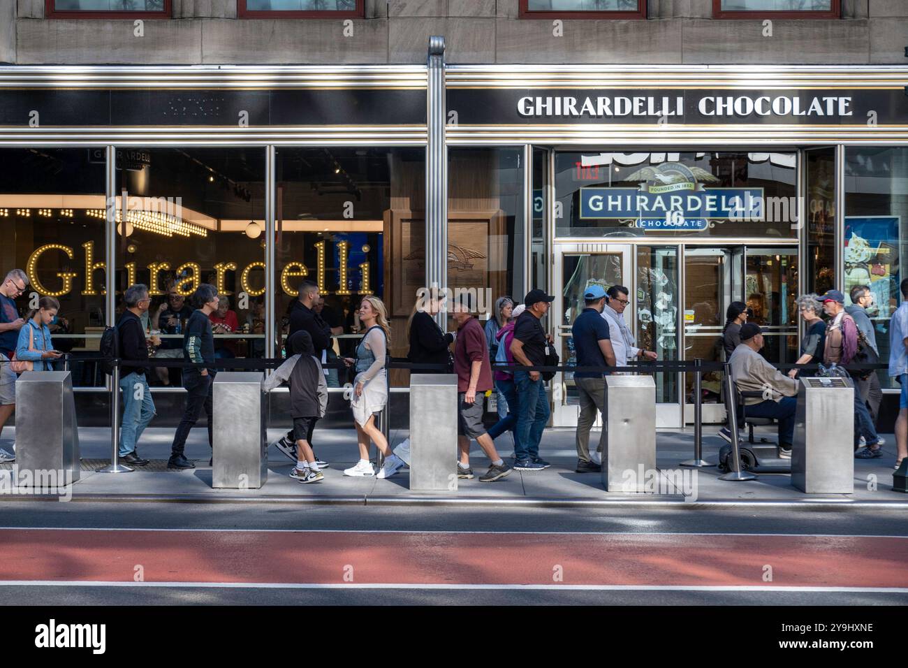 A Ghirardelli Chocolate & Ice Cream Shop has opened in the Empire State ...