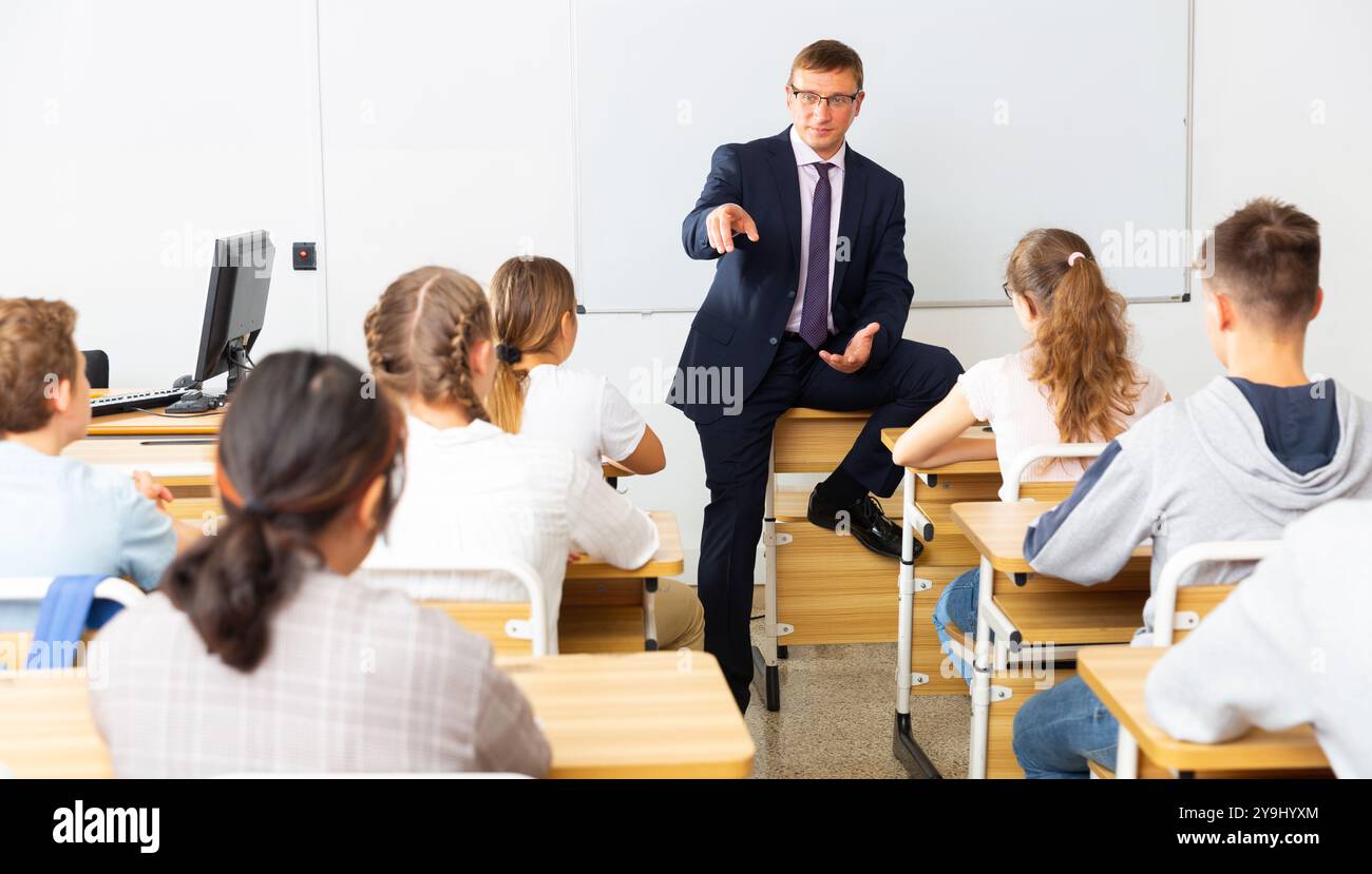 Male teacher lecturing to students at classroom Stock Photo - Alamy