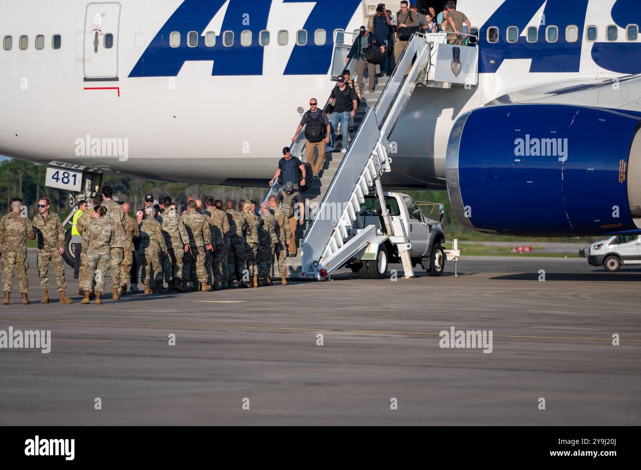 Leadership from the 1st Special Operations Wing and Air Force Special ...