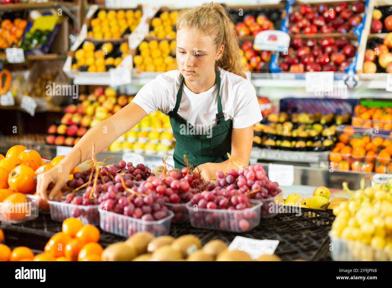 Teenage girl working in grocery as job experience Stock Photo - Alamy