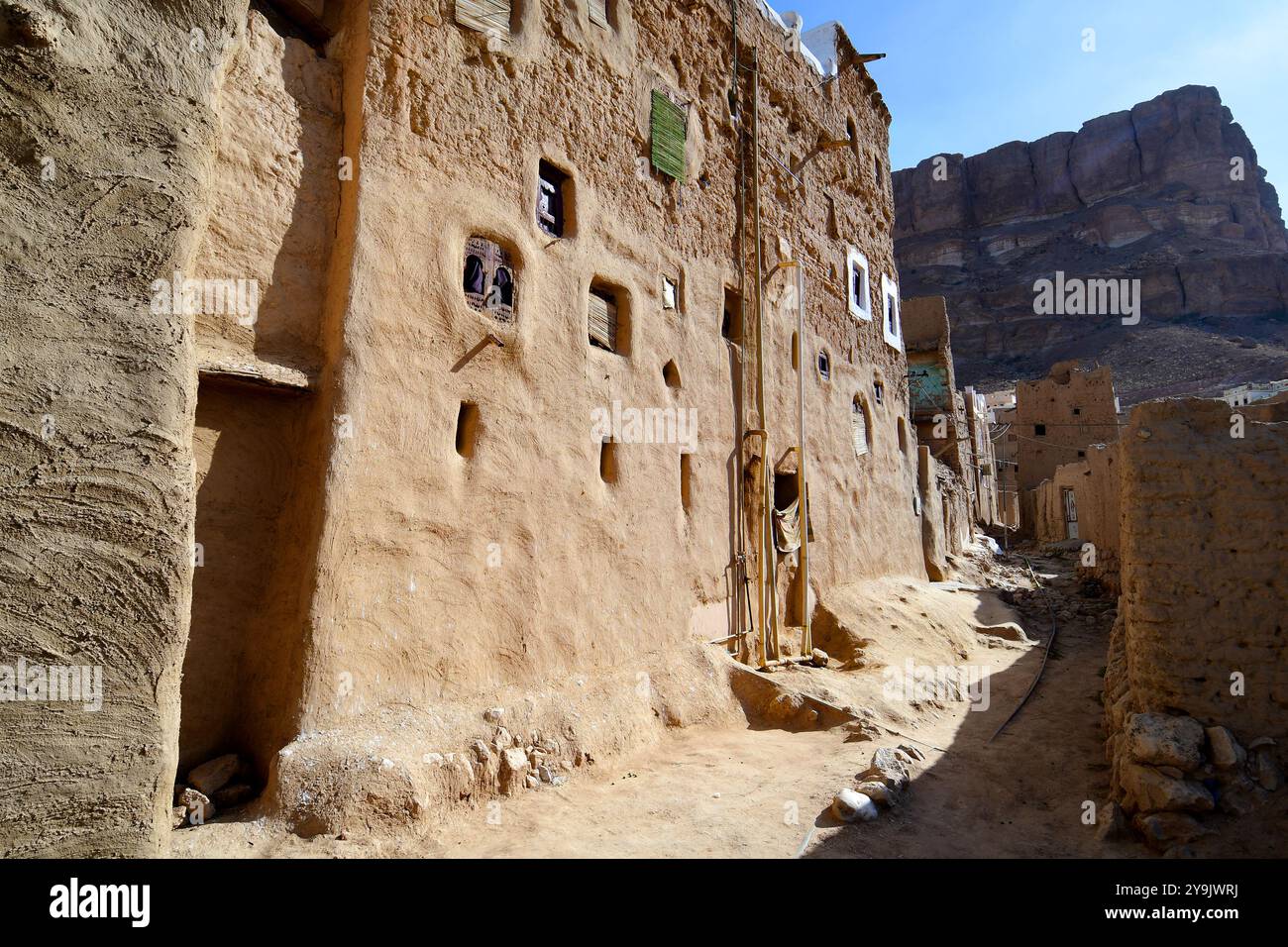 Traditional dry mud house in Wadi Dawan, Hadhramaut Governorate, Yemen ...